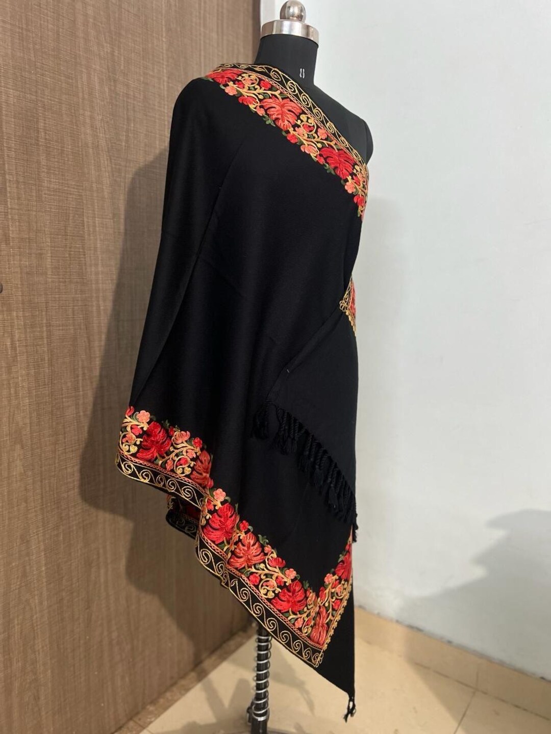 Black Floral Design Kashmiri Wool Shawl, All Seasons Wrap (30x80 Inches ...