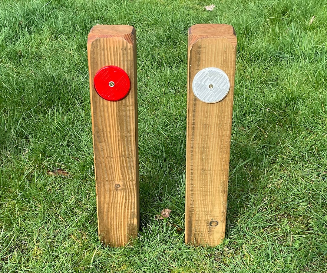2 X Timber Reflective Verge Posts Easy Install. Option of 16 Inch or 22 ...