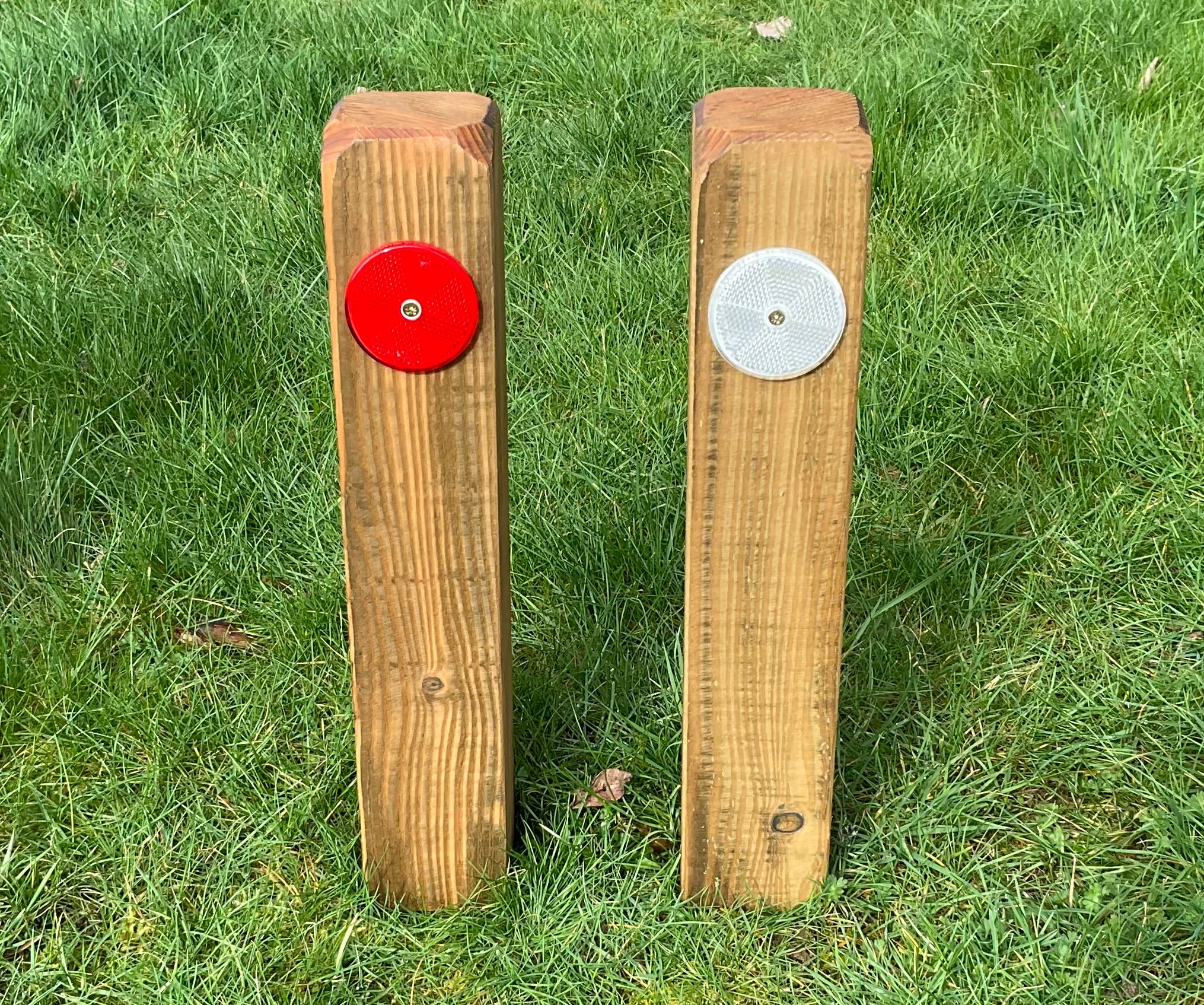 2 X Timber Reflective Verge Posts Easy Install. Option of 16 Inch or 22 ...