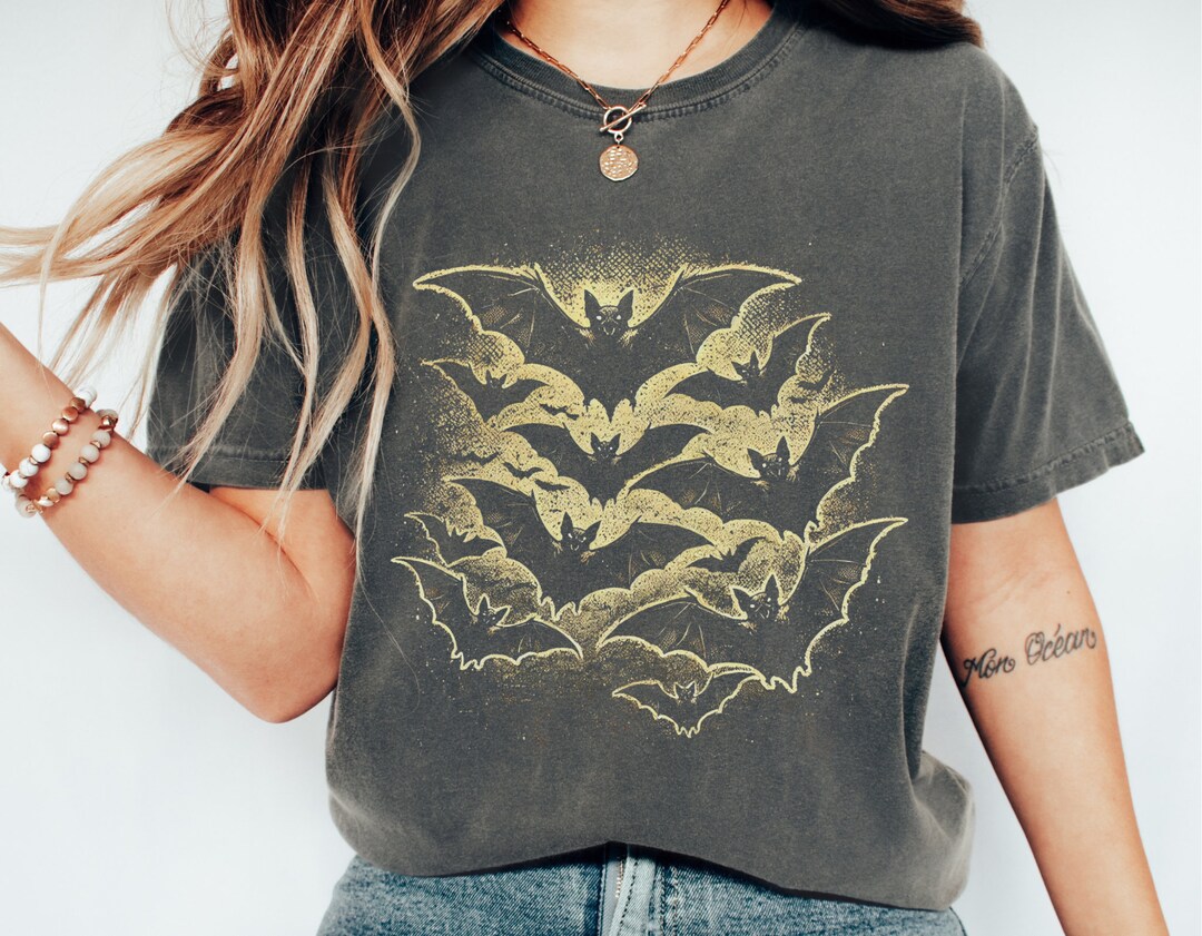 Distressed Bat Swarm T-shirt: Spooky Halloween Gothic Tee - Etsy