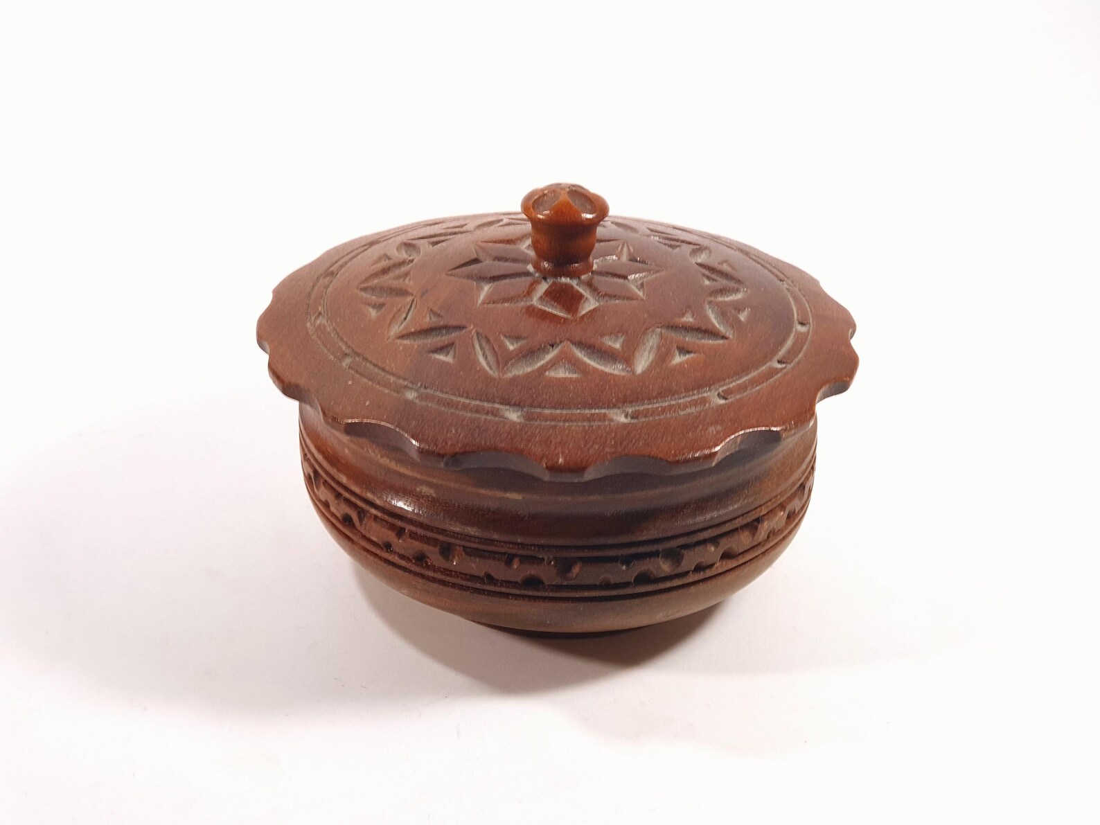 Vintage Chip-carved Turned Walnut Wood Round Box Covered W. Lid Candy ...