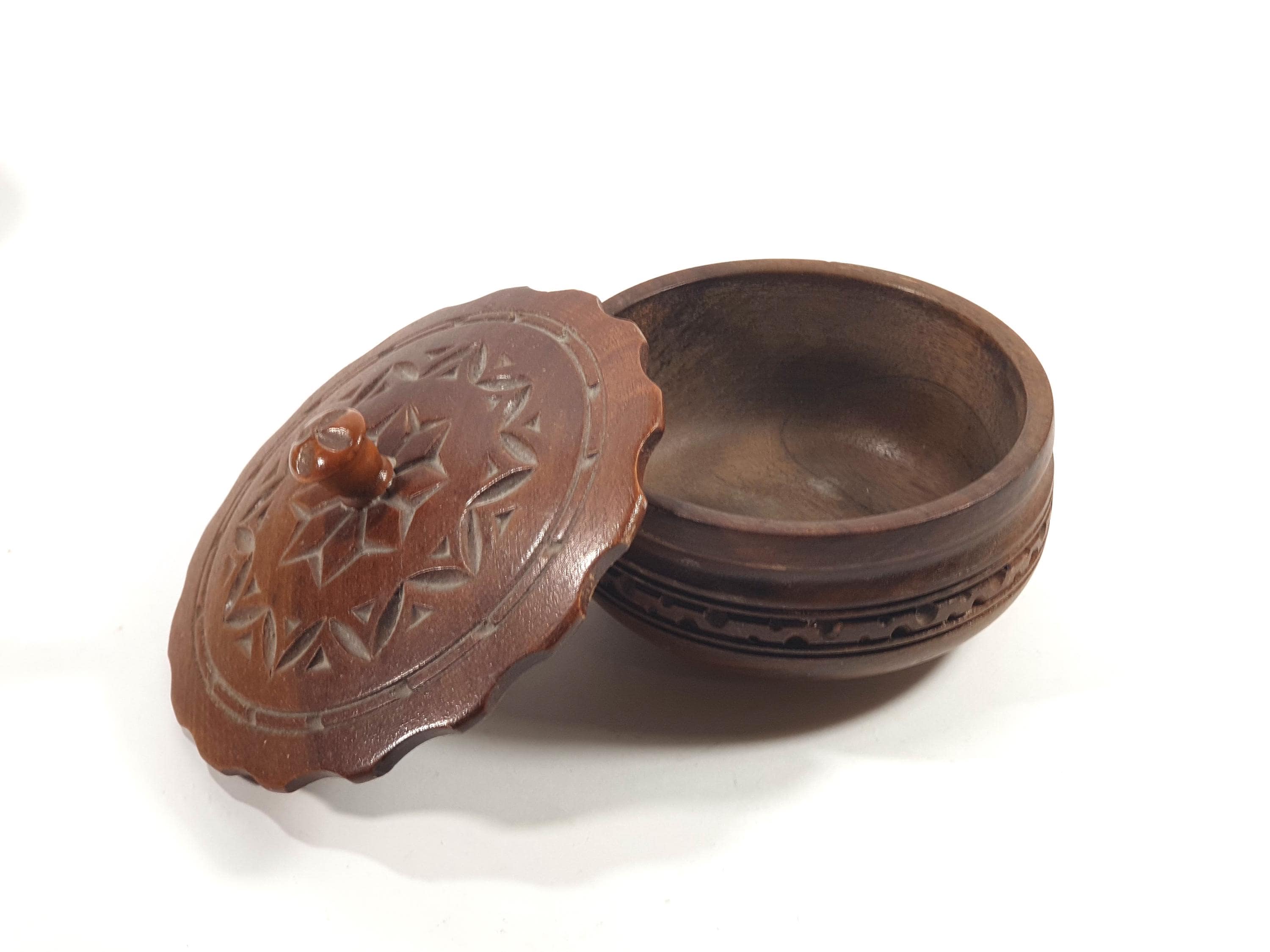 Vintage Chip-carved Turned Walnut Wood Round Box Covered W. Lid Candy ...