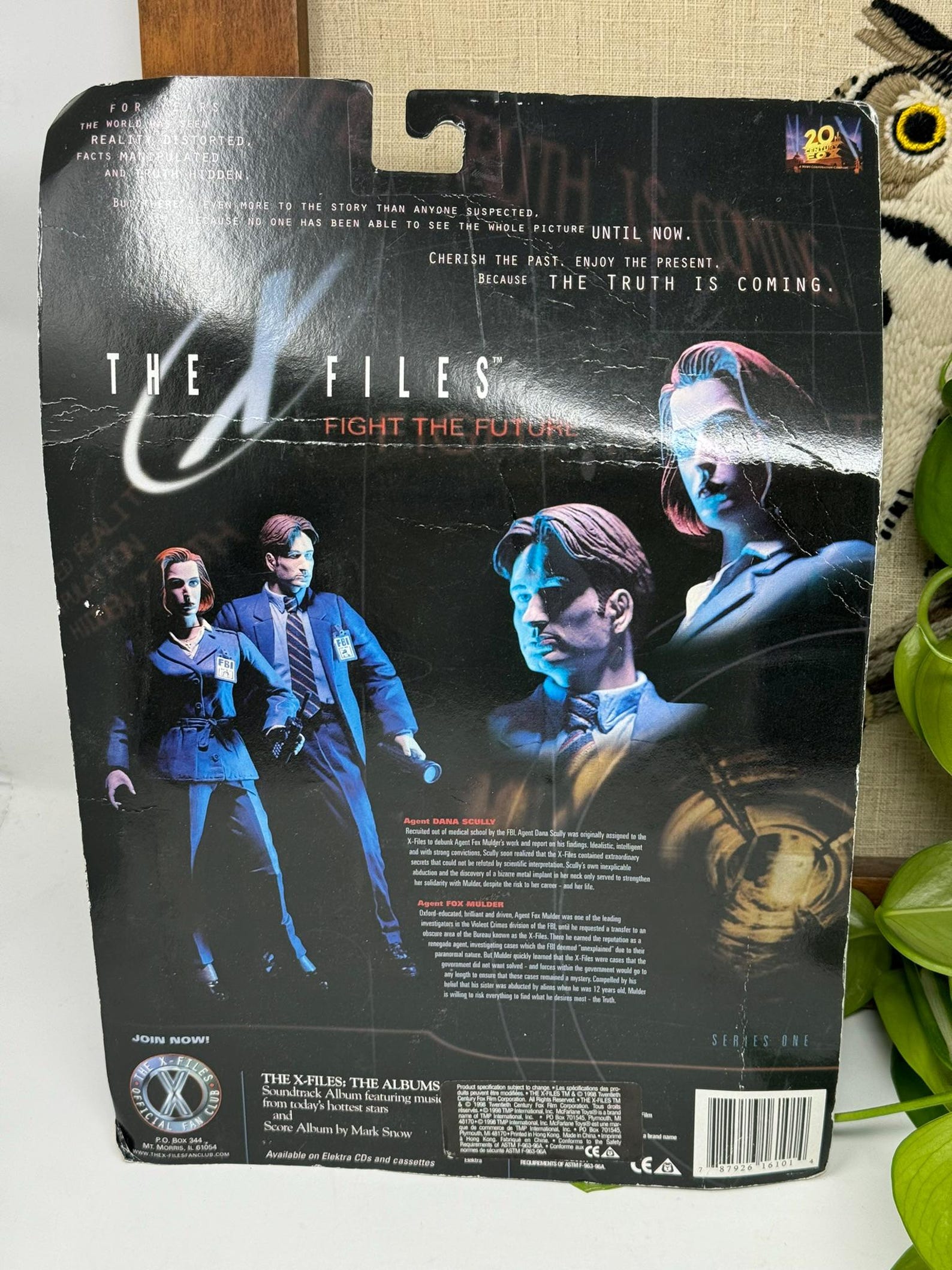 Twentieth Century Fox Fight the Future Series 1 X-files Agent Fox ...