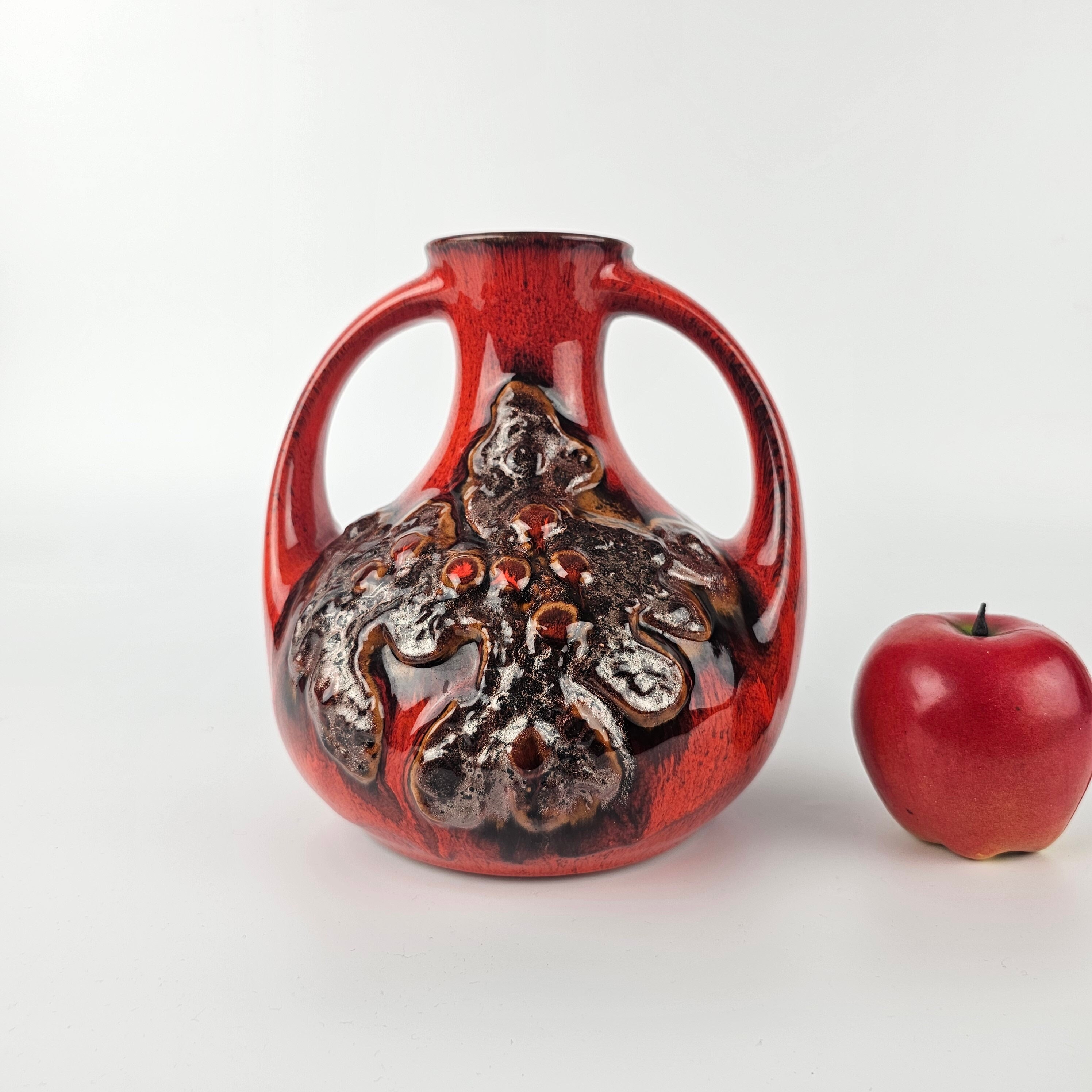 Een West-duitse Fat Lava Vaas Door Walter Gerhards. De Vaas is ...