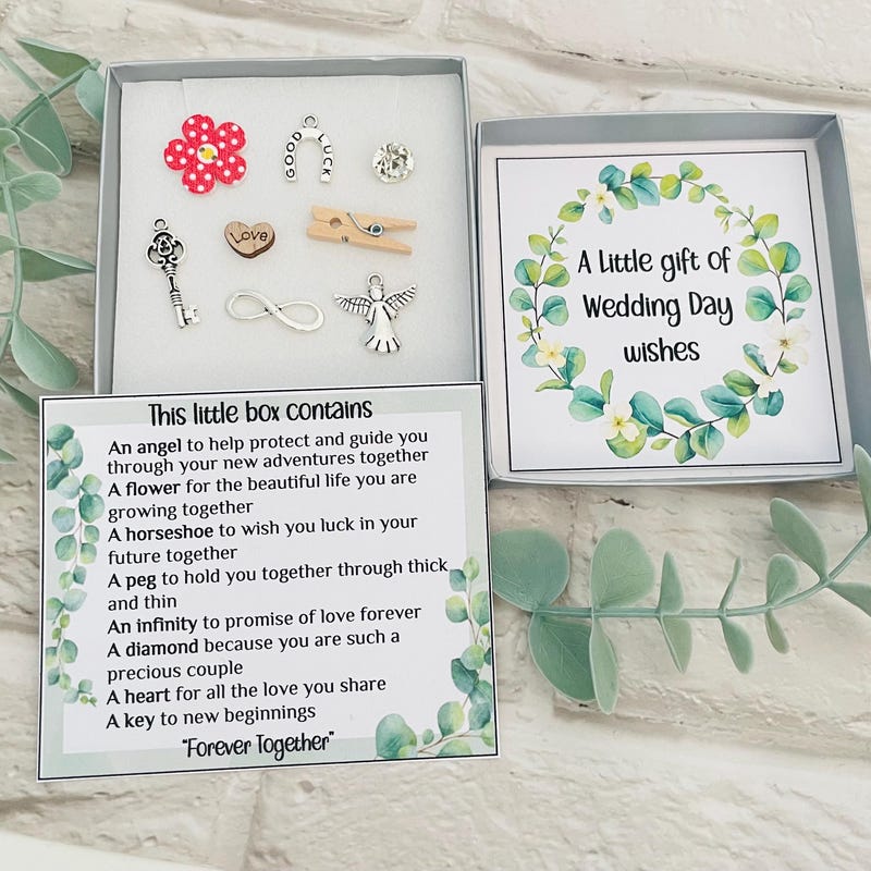 Small Wedding Gift - 60+ Gift Ideas for 2026