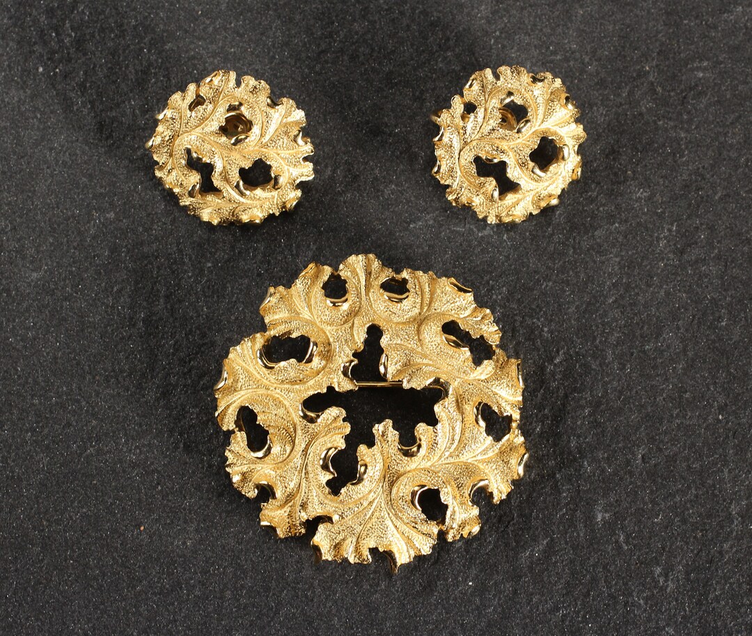 Vintage Trifari Pin and Earring Set Gold Tone Oak Leaf Wreath Costume ...