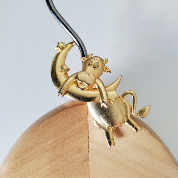 Vintage Dangling Cow Jumped over the MOON Brooch Pin … - Gem