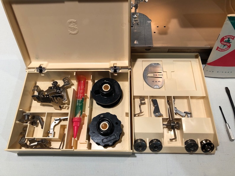 Vintage 1956 Singer 401A Slant-o-matic Sewing Machine With Attachments ...