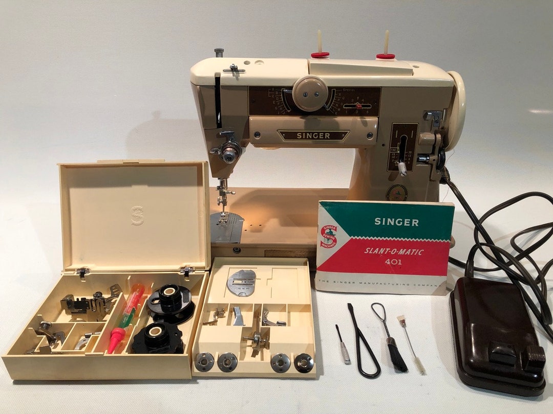 Vintage 1956 Singer 401A Slant-o-matic Sewing Machine With Attachments ...