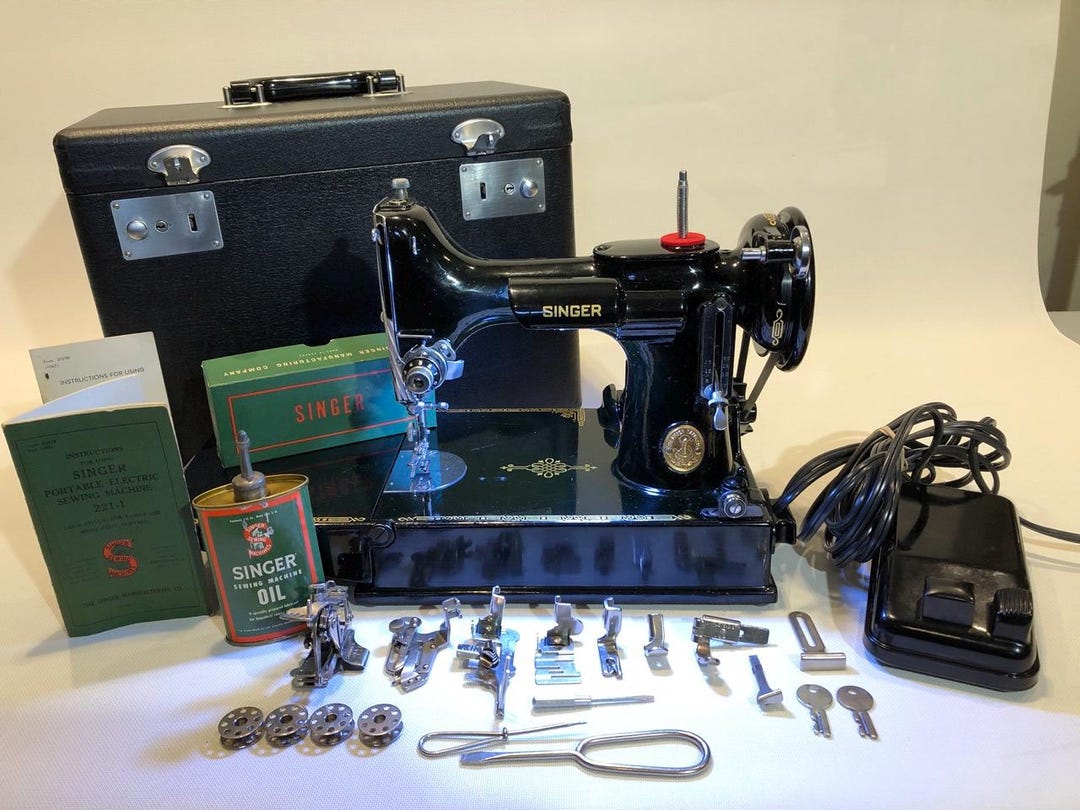 Very Nice 1951 Singer Featherweight With Case & Attachments Fully ...