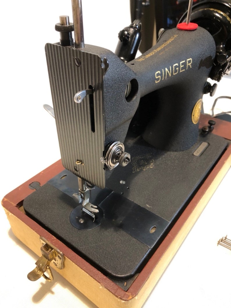 Very Nice Vintage 1952 Singer 128 Crinkle/godzilla Blackside Sewing ...