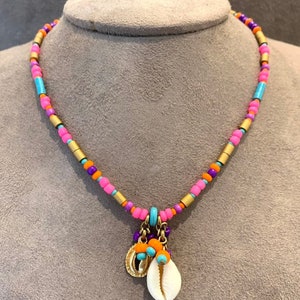 Pink Beaded Necklace Cowrie Shell Pendant Charm Pearl Beaded Necklace ...