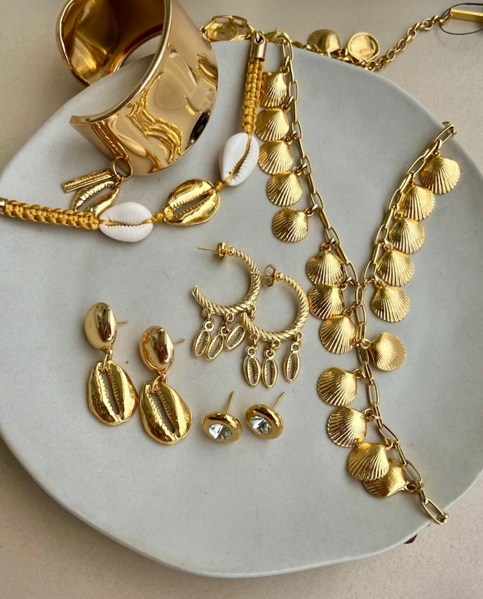 Gold Shell Charm Necklace | Clam Shell Y Necklace | Unique Lariat ...