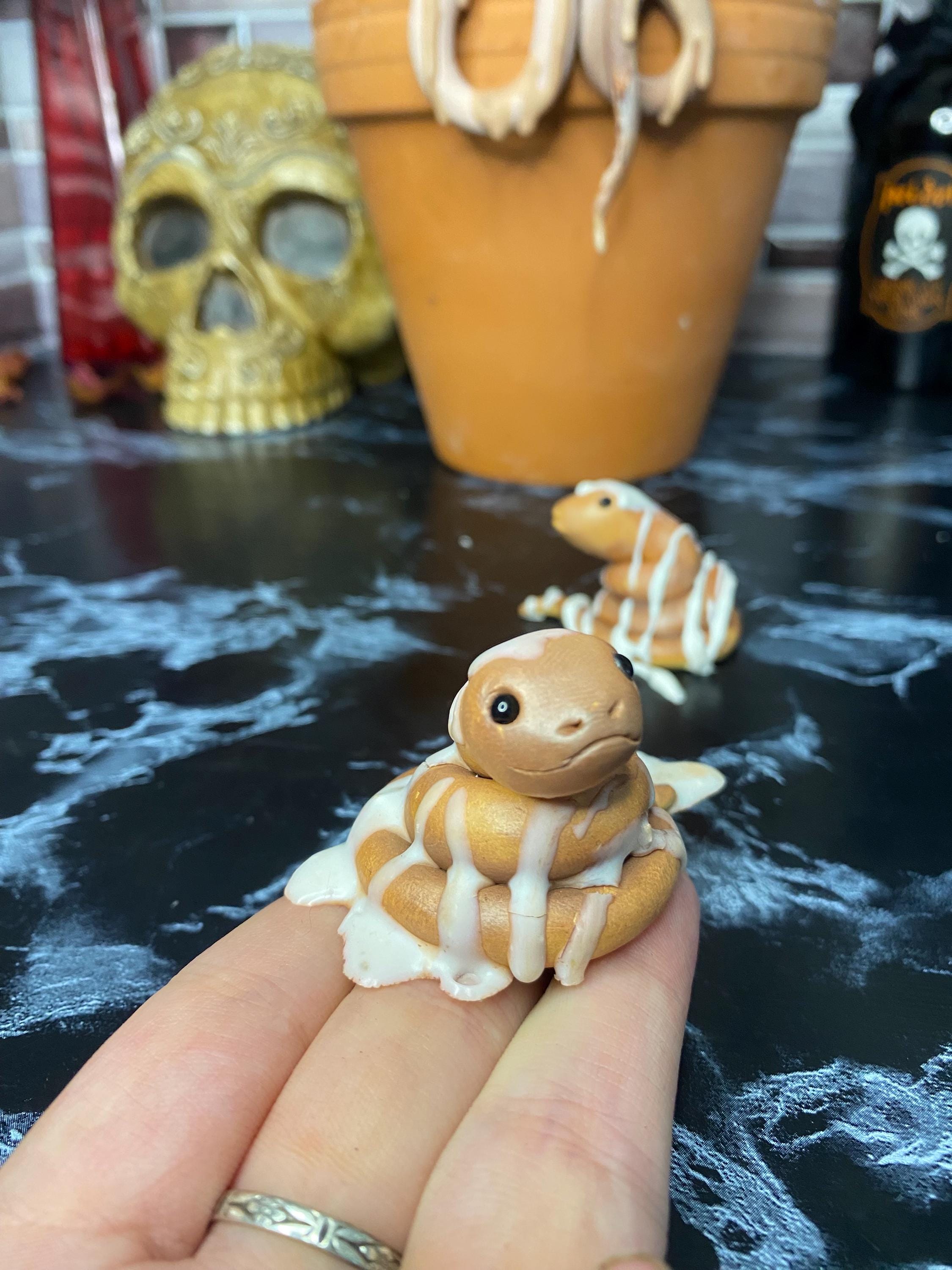 Café Themed Flower Pot Snake Buddy, and Cinnabun Themed Desk Snakes ...