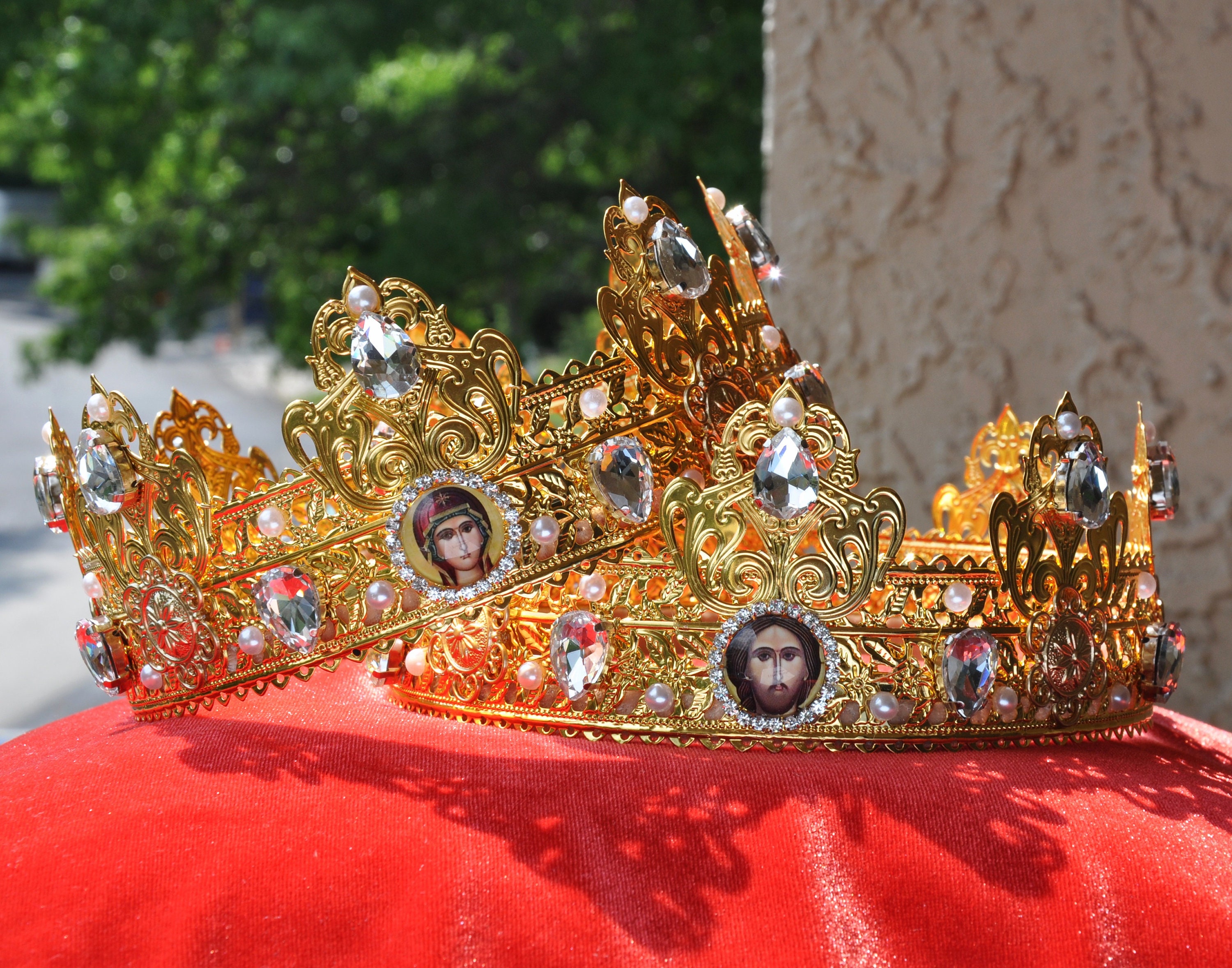 Byzantine catholic wedding crowns | Beachweddingtips.com