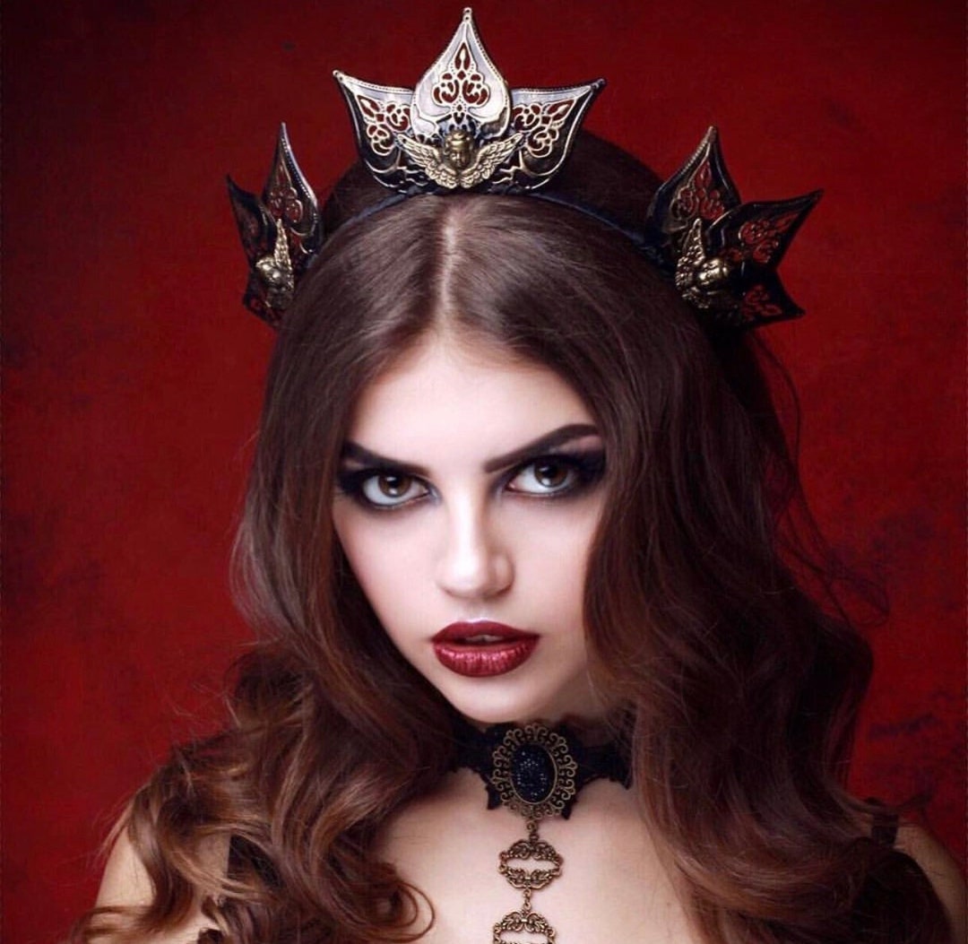 Handmade Black Gothic Crown: Spike Tiara, Halloween Cosplay - Etsy