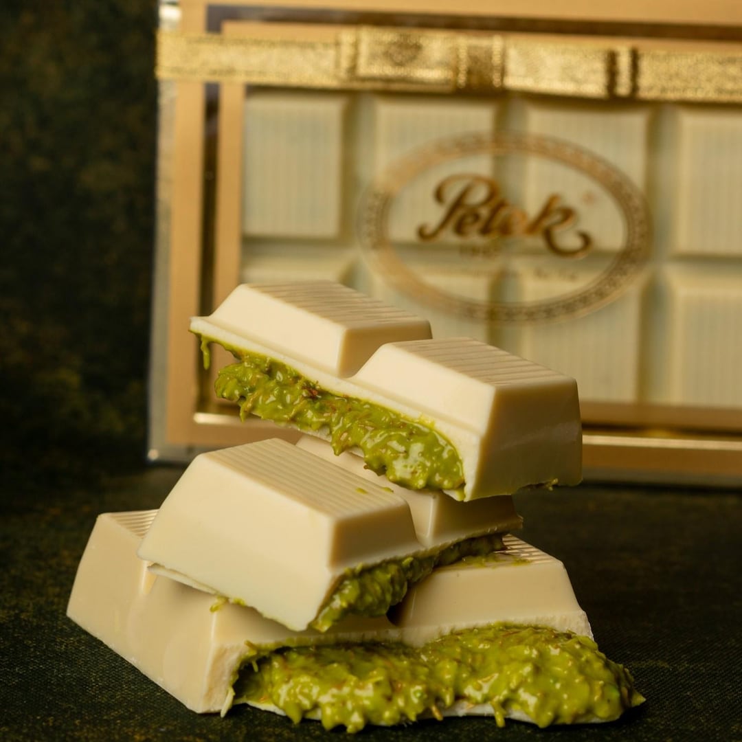 Petek 1942 - Famous Dubai White Chocolate | Dubai White Chocolate Bar Pistachio Knafeh | Dubai ...