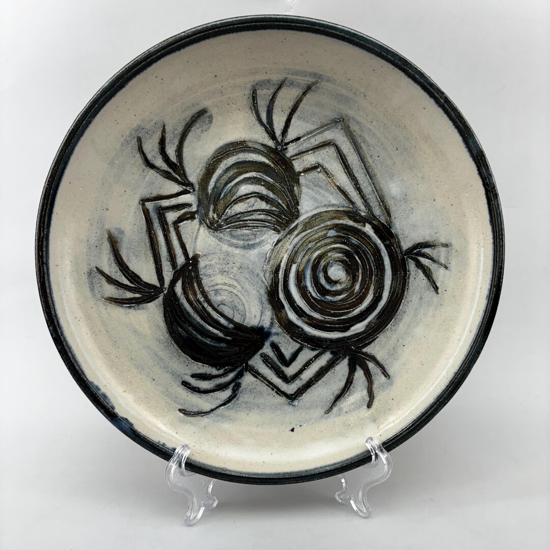Rustic Studio Pottery Plate With 1970s Figurative Artwork - Etsy