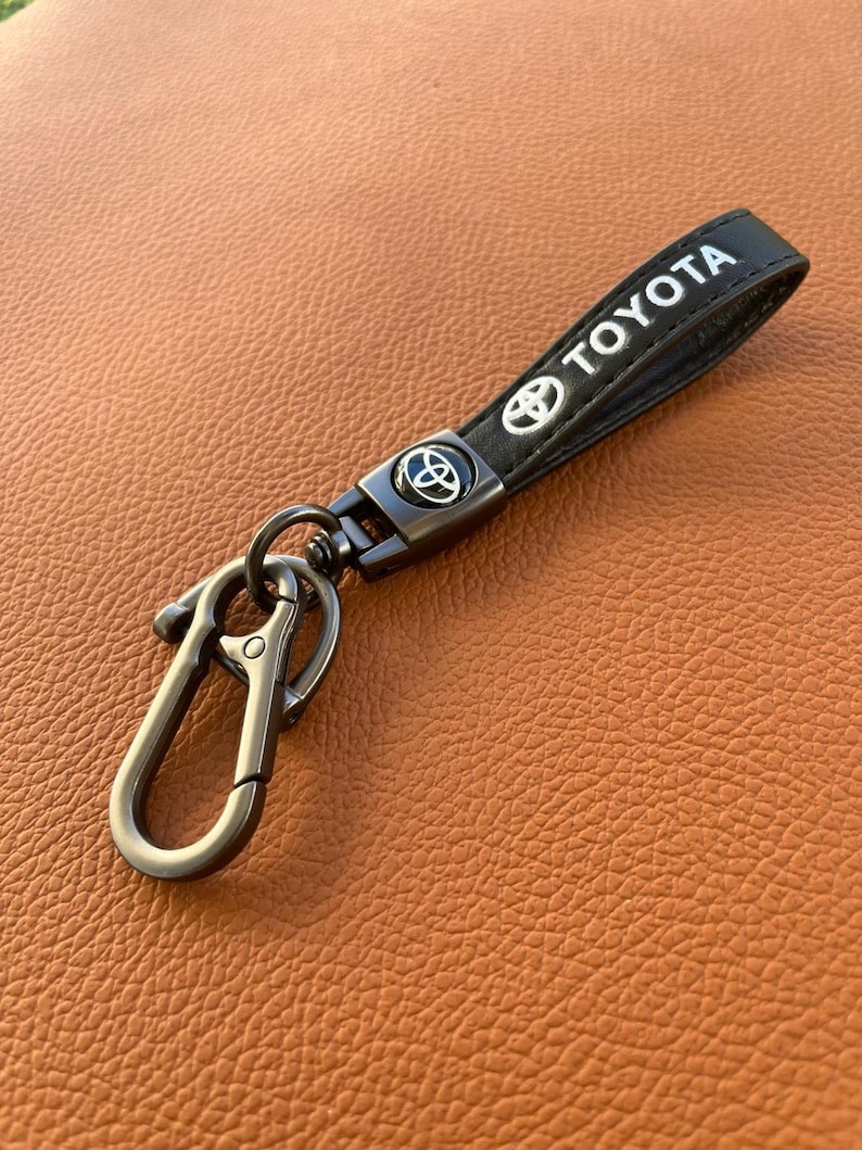 Toyota Logo Keychain Vellfire, Alphard, 30 Series, Previa, Tarago ...