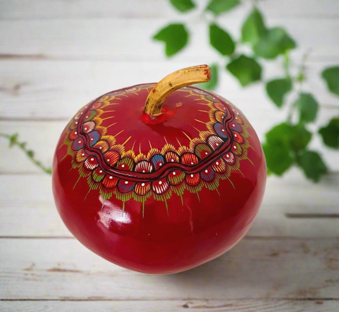 Beautiful Hand Painted Gourd Box From Olinala / Lacquered Gourd ...