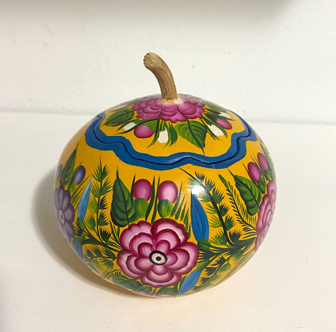Beautiful Hand Painted Gourd Box From Olinala / Lacquered Gourd ...