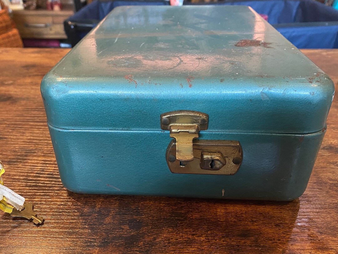 Vintage Teal Metal Lock Box WITH KEY - Etsy