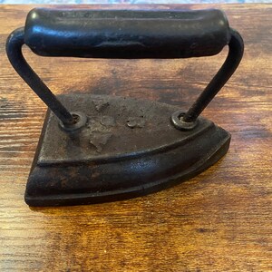 Primitive Antique Clothes Iron // Cast Iron Farmhouse Laundry Room ...