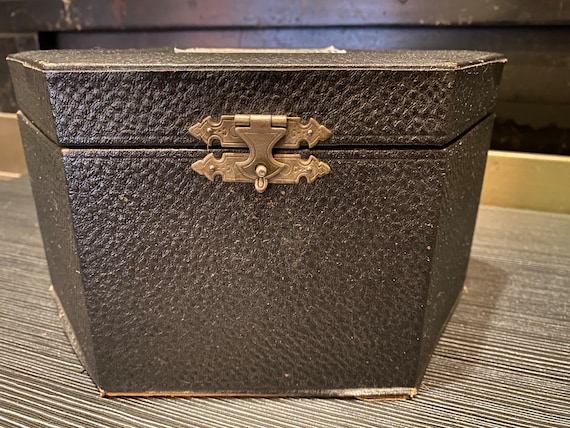 1890’s Leather Hexagonal Collar Box FULL of Victorian… - Gem