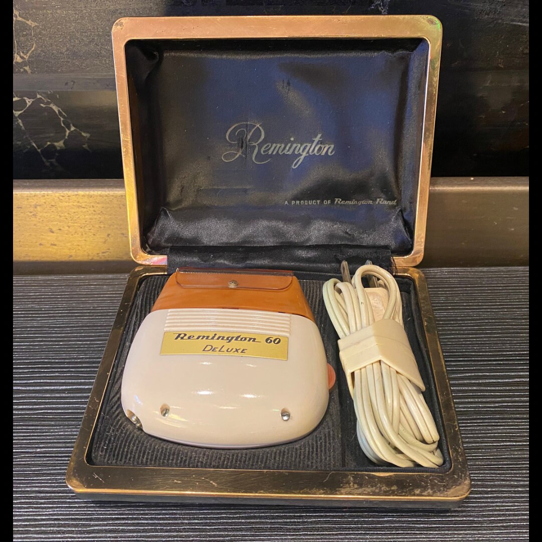 1960’s Remington 60 Deluxe Electric Razor in Original Case - Etsy