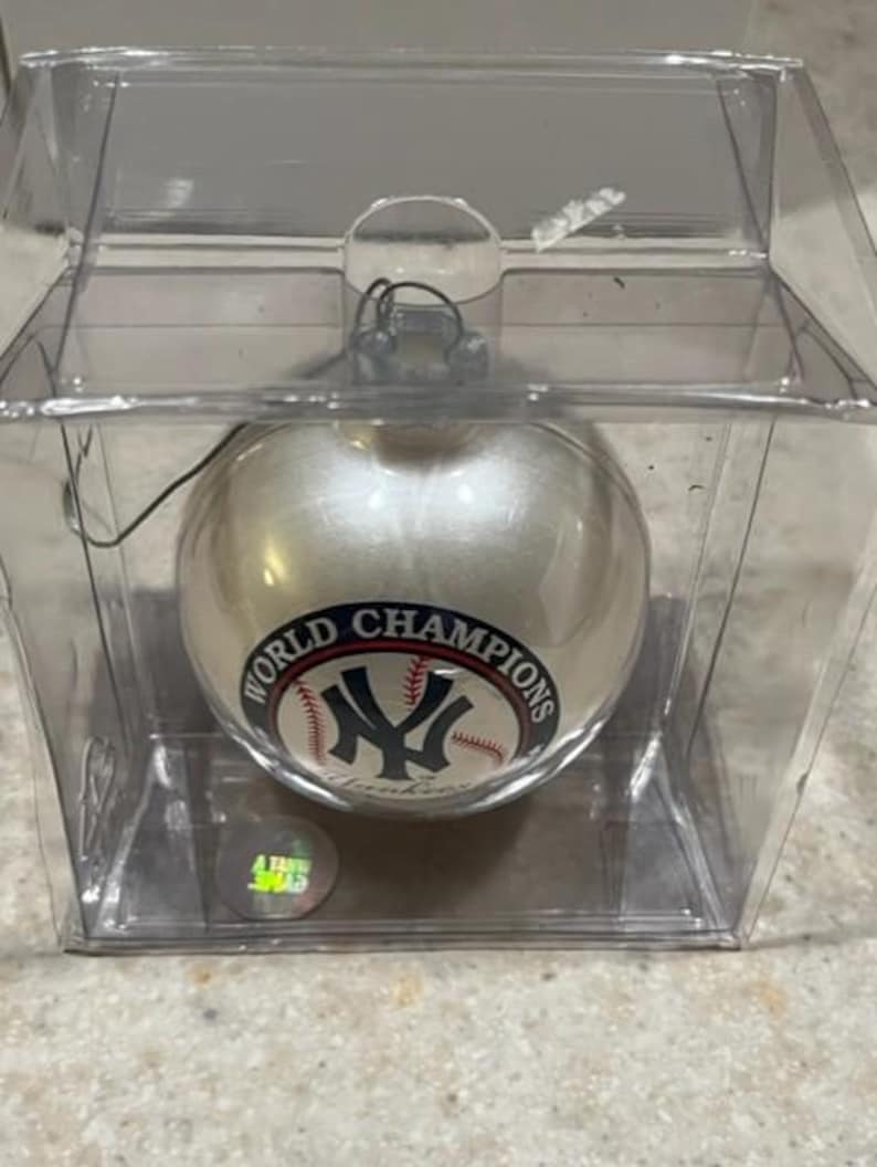 World Champions Yankees 1996 Vintage Christmas Ball Baubble White Tree ...