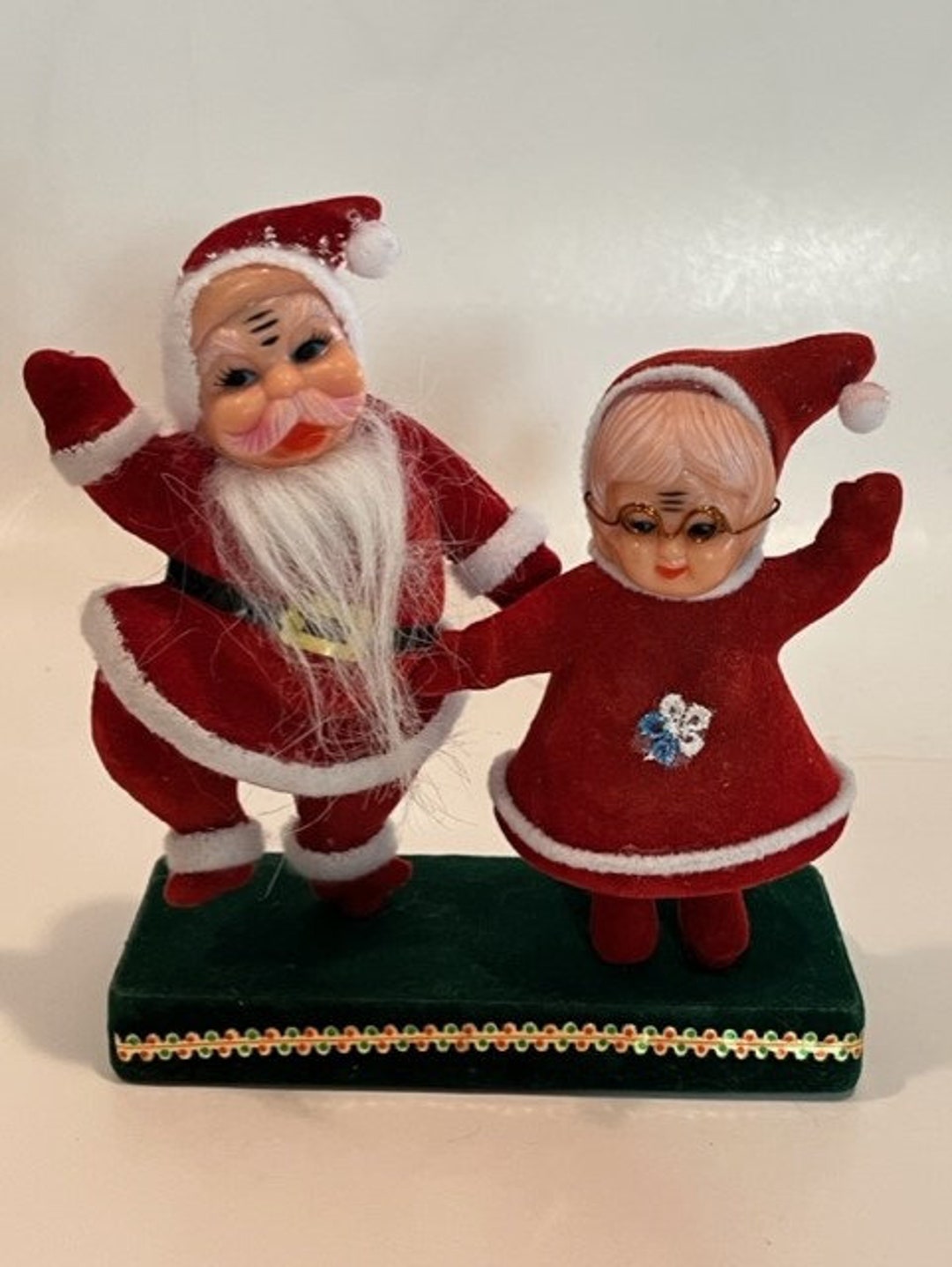 Kitsch Flocked Dancing Santa and Mrs Claus Christmas Decoration ...