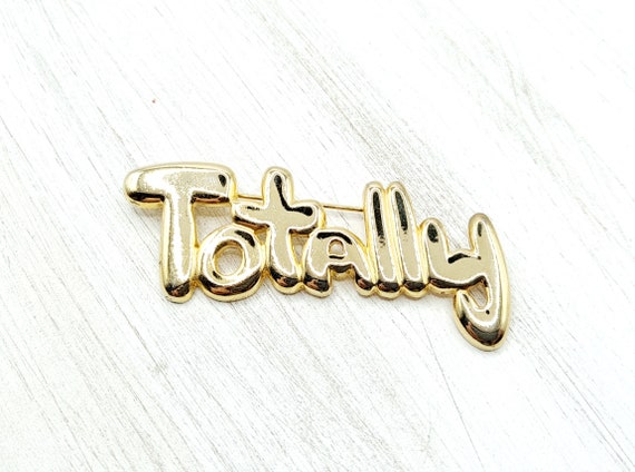Vintage "Totally" Word Brooch - 1980's Goldtone Popul… - Gem