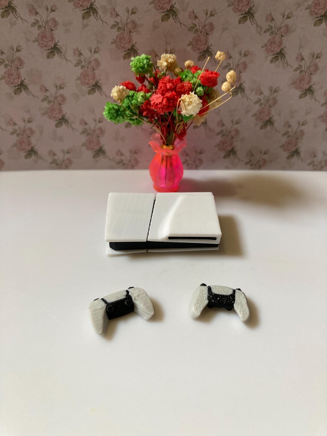 1:6 Scale Kids Gaming Console W/remotes Realistic Dollhouse Miniature ...