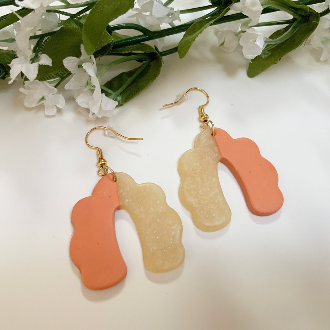 THE GWENDOLYN Coral and Translucent Scalloped Clay Arches - Etsy
