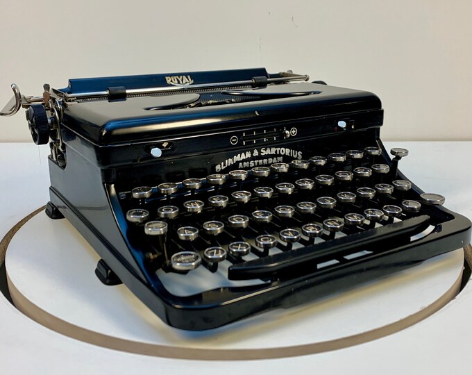 1938 Royal Model O Portable Typewriter Vintage Elegance in Beautiful ...