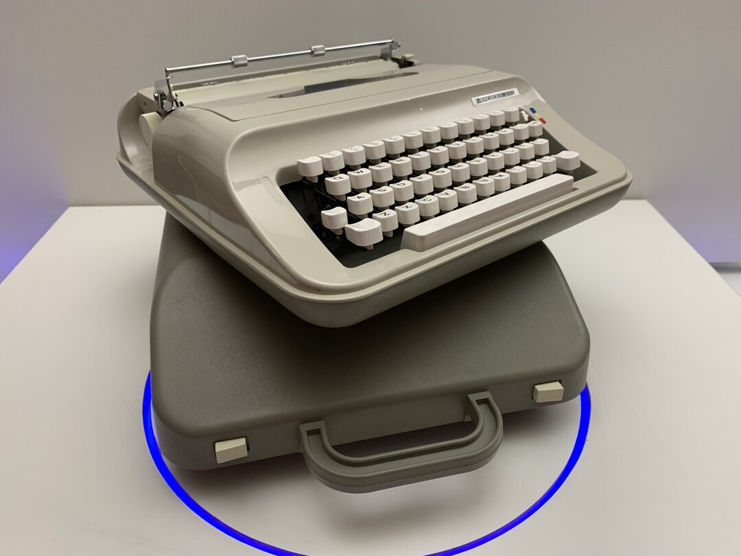 1976 Vintage Rare Mercedes 2000 Typewriter, 70's Italian Olivetti ...