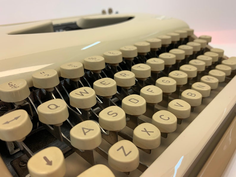 1964 Vintage Triumph Tippa Typewriter, 60's Elegant Cream & Milk ...