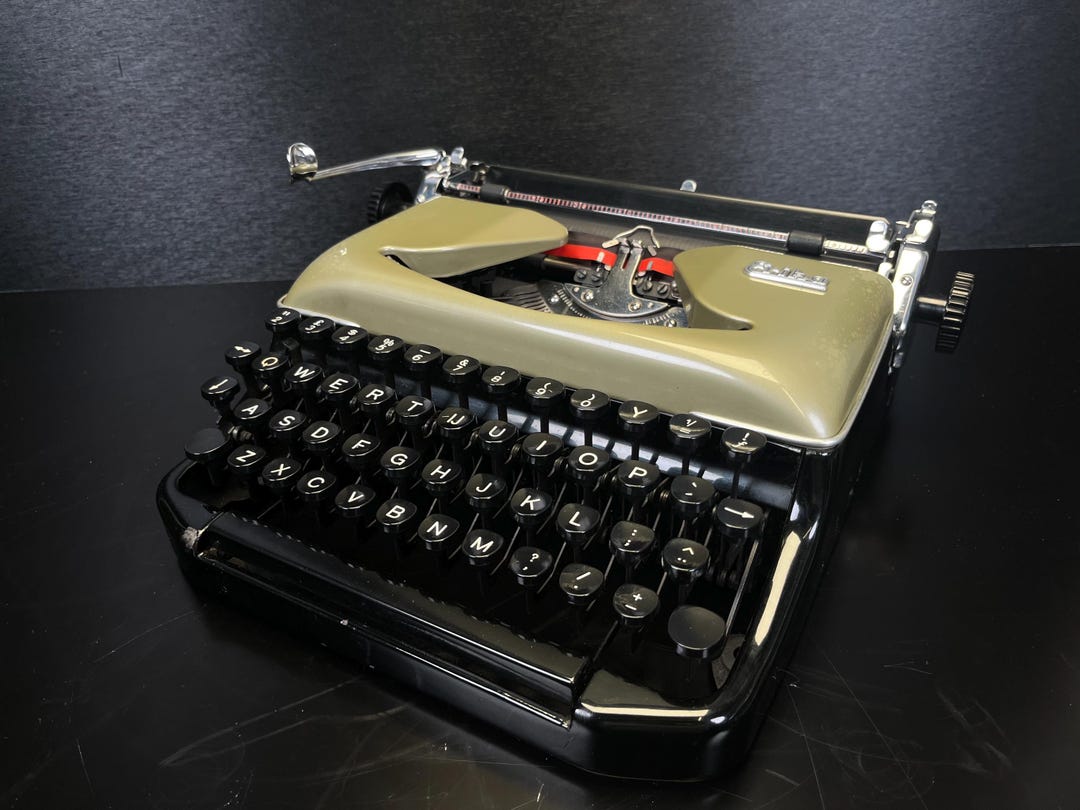 Erika Model 11 Vintage Typewriter, QWERTY, (no. 202146), 1955 ...