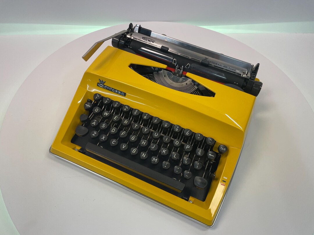 Vintage Triumph Contessa Deluxe Portable Typewriter, 1978 Yellow Retro ...