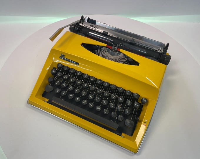 Vintage Triumph Contessa Deluxe Portable Typewriter, 1978 Yellow Retro ...