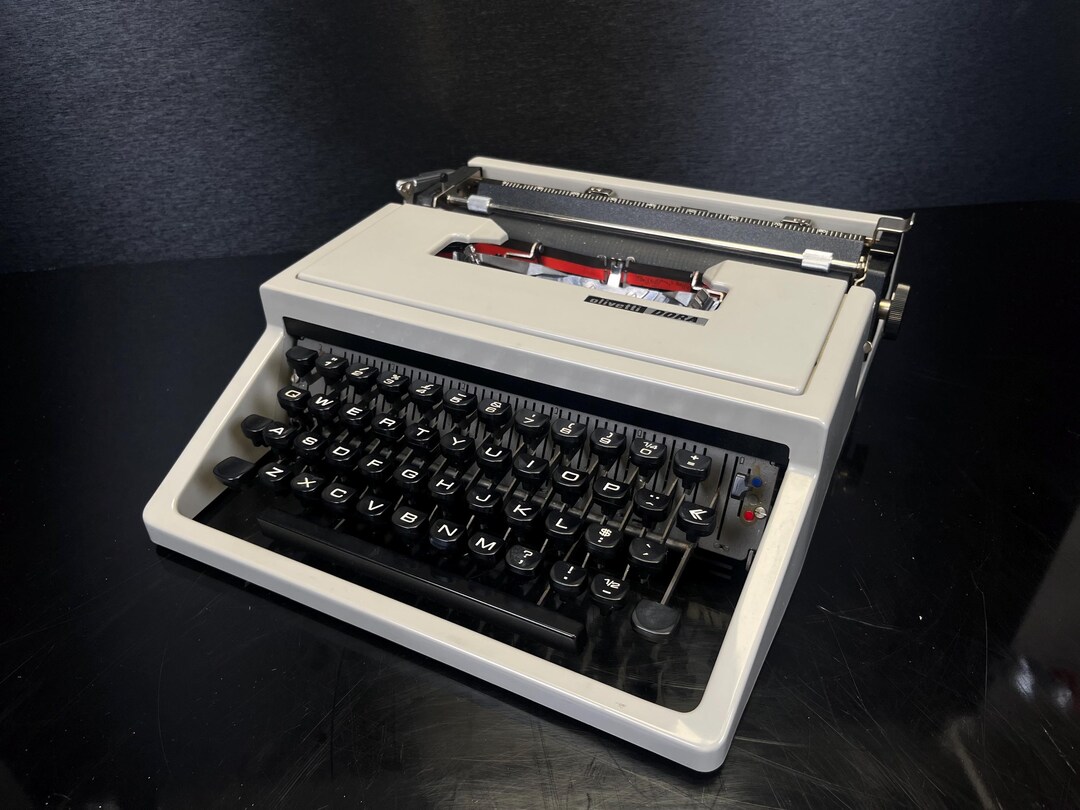 Olivetti Dora Vintage Typewriter, QWERTY, Functional, 1975 Serviced and ...