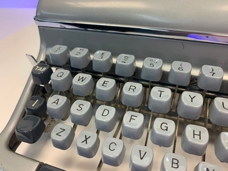 1960 Elegant Torpedo Model 18 Typewriter With Wide Carriage - Etsy