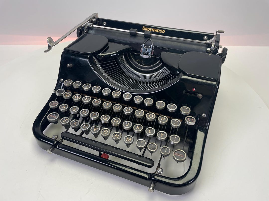 Vintage Typewriter Underwood Universal – 1937 – Chrome & Glass Keys - Etsy