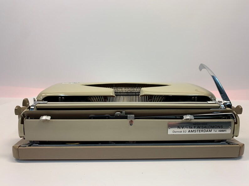 1964 Vintage Triumph Tippa Typewriter, 60's Elegant Cream & Milk ...