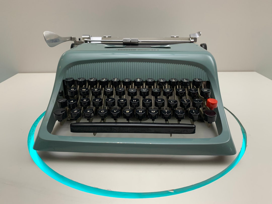 Vintage Olivetti Studio 44 Portable Typewriter, 1966 Italian Design ...