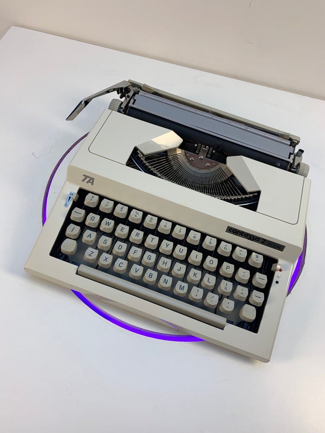 Vintage Triumph Contessa 2 De Luxe Typewriter, Retro Design Fully ...
