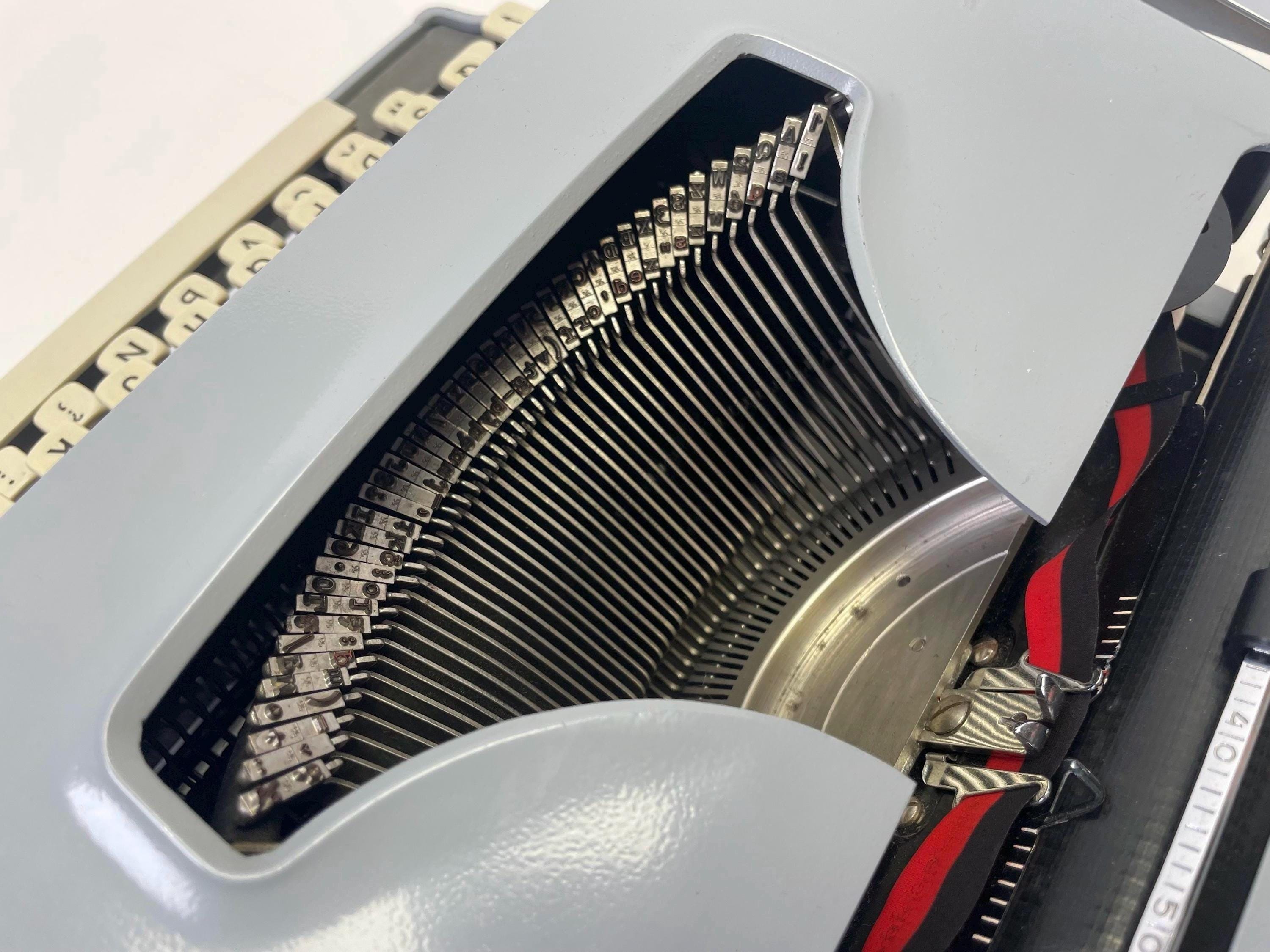 Vintage Remington Travel-riter Deluxe Typewriter | AZERTY Keyboard ...