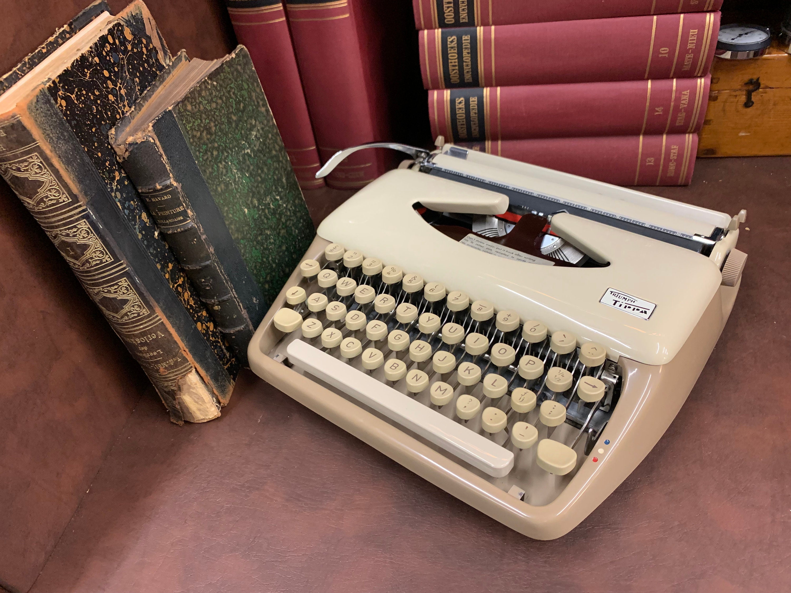 1964 Vintage Triumph Tippa Typewriter, 60's Elegant Cream & Milk ...