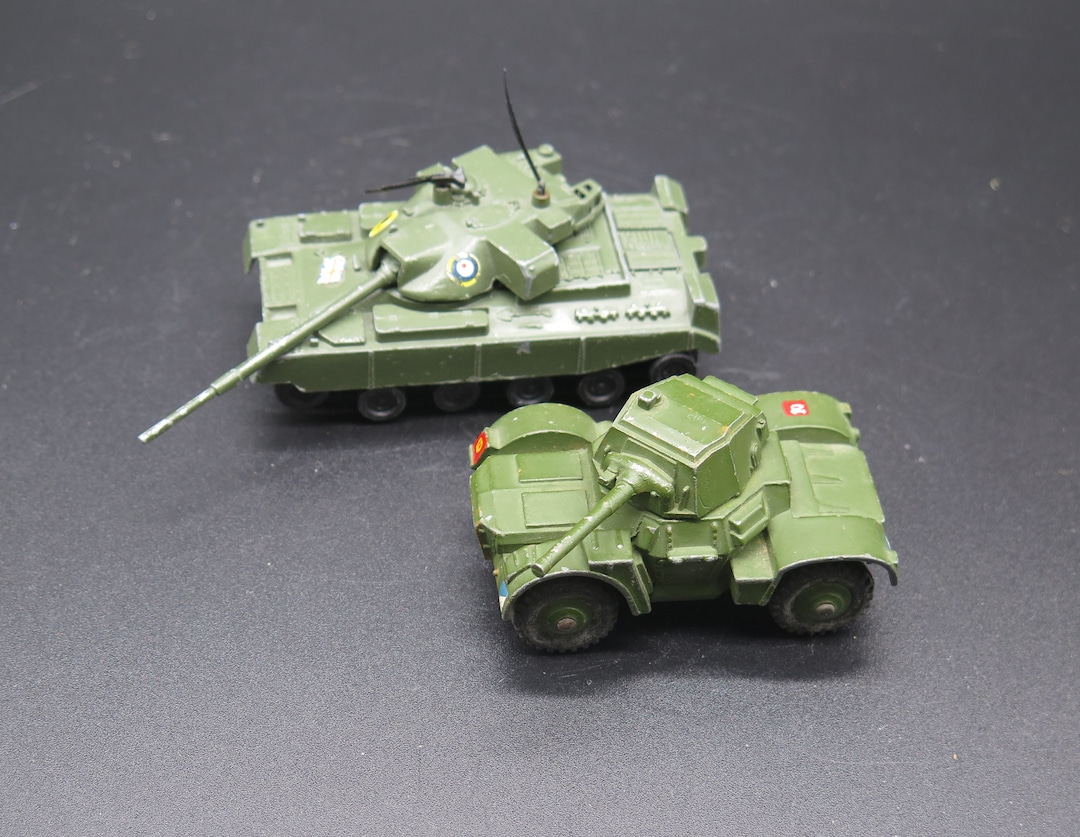 Set of 2 Vintage Army Vehicles the DINKY TOYS Armoured Car 670 Made in ...
