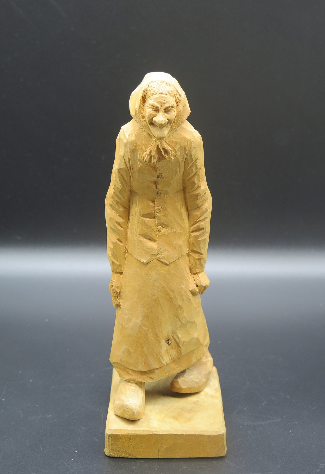 Vintage Woodcarving Figurine of a Old Women. Wooden Sculpture - Etsy